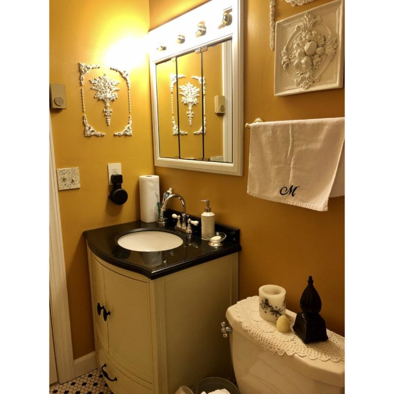 Acanthus Scroll Corner Applique - Appliques and Onlays - Wood Carvings