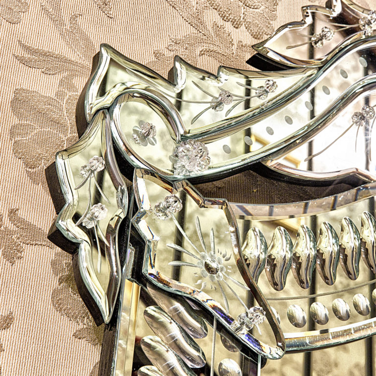 Mirrors Placement - Positioning Mirrors - Don'ts of Mirror Placement